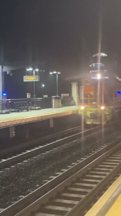 CSO-2 southbound thru Berlin with NECR 2048 and PW 4004 - YouTube