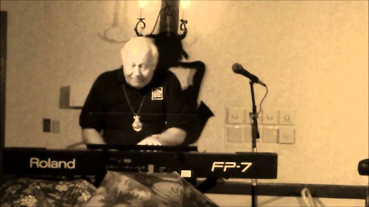 Ray Templin at the Arizona Classic Jazz Society Mardi Gras party. - YouTube