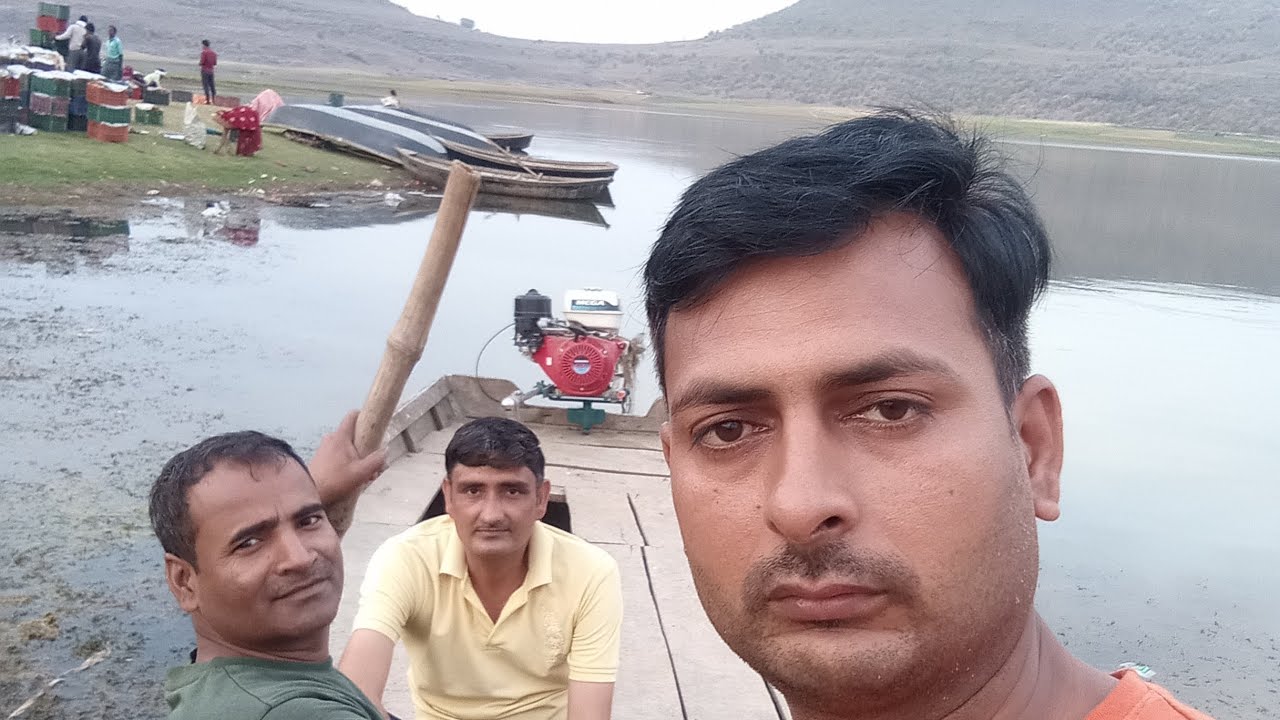 केवट राज से बात चीत 🙏#kewat raj #river #navik 🙏#jaishreeram #gangariver ...