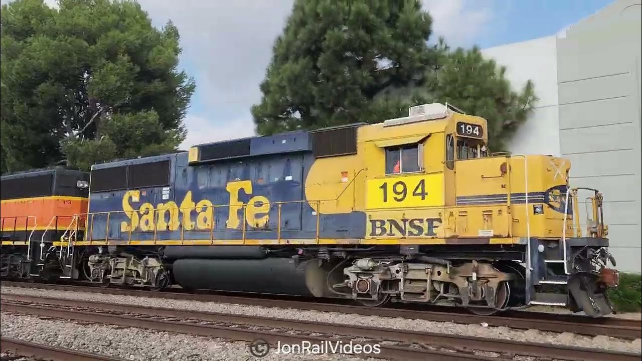 12/7/23 Pre: EB BNSF local passes through Los Nietos/SFS led by BNSF 194 ATSF Freightbonnet ...