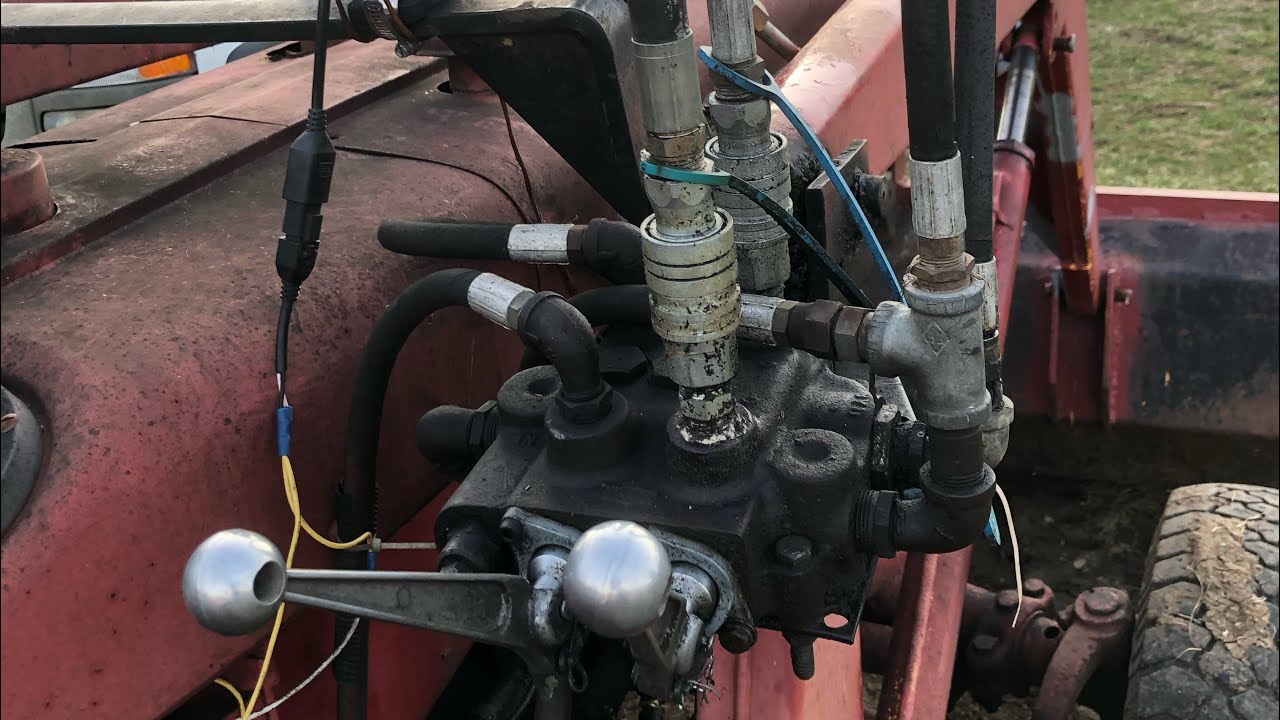 Overview On IH 444 Hydraulics For The Front Lift Bucket Rear 3 Point