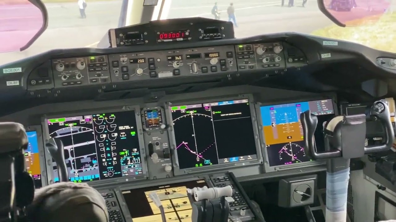 Boeing 777x Cockpit