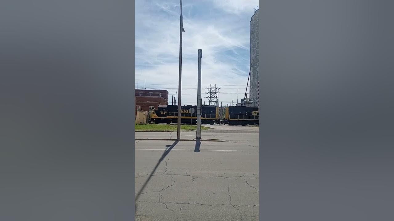 SKOL Railroad With Malfunctioning Railroad Crossing Signals - YouTube