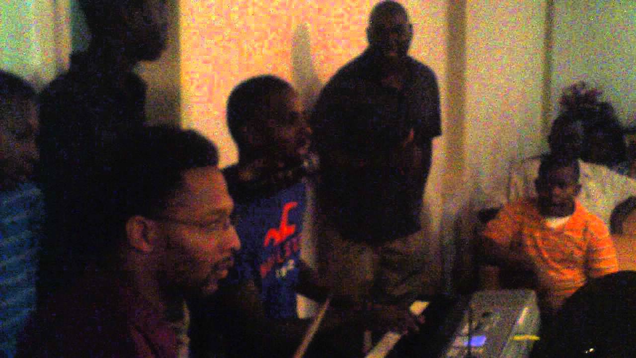 Pastor Vince Bailey and Terrence playing get ready!. - YouTube