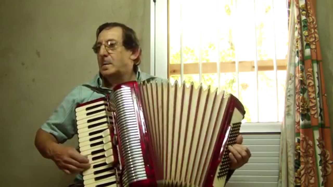 Santa Lucía en acordeón a piano (video guía del amigo Glenn) - YouTube