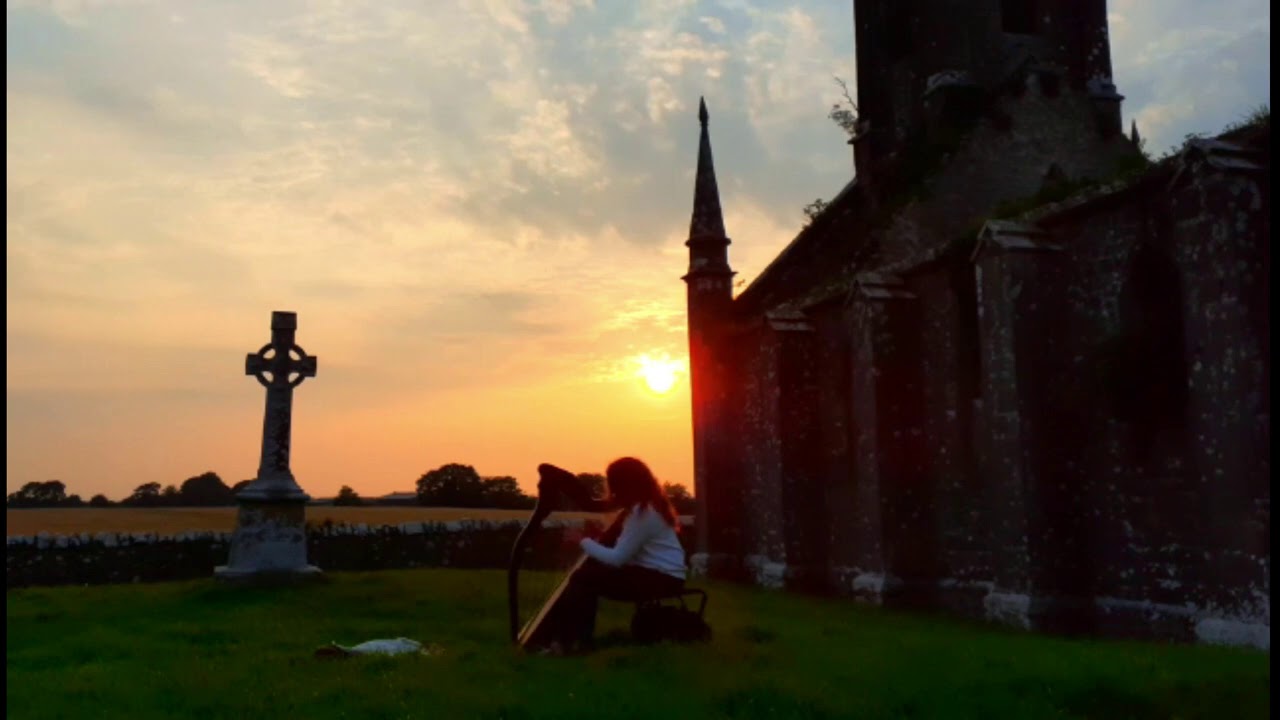Aoibhe Ní Leathlobhair plays O'Caralan's Cup & The Mooncoin Jig under ...