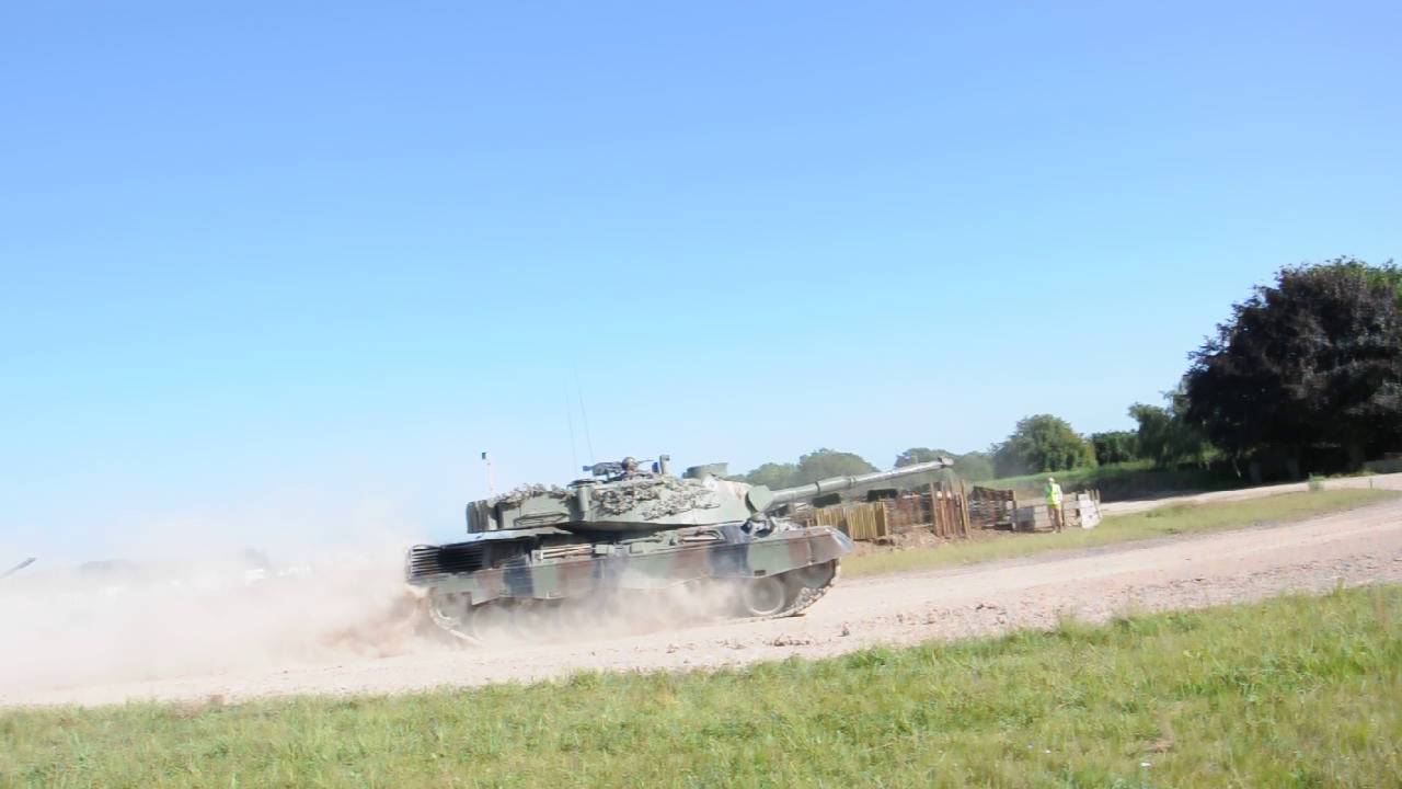 Two Leopard C2 Tanks in action at Bovington Tank Museum 3 - YouTube