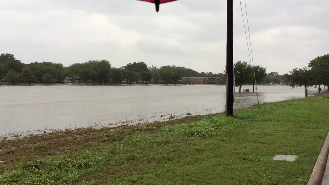 Braes Bayou Houston TX Harvey flood 8/27/17 - YouTube