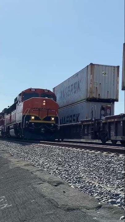 BNSF #126 Passing By The Whittier Diamond Railroad Crossing. Labor Day - YouTube