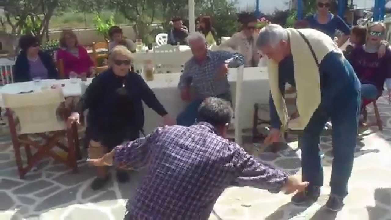 Ο ΚΟΥΙΜΑΝΗΣ ΧΟΡΕΥΕΙ ΖΕΜΠΕΚΙΚΟ - YouTube