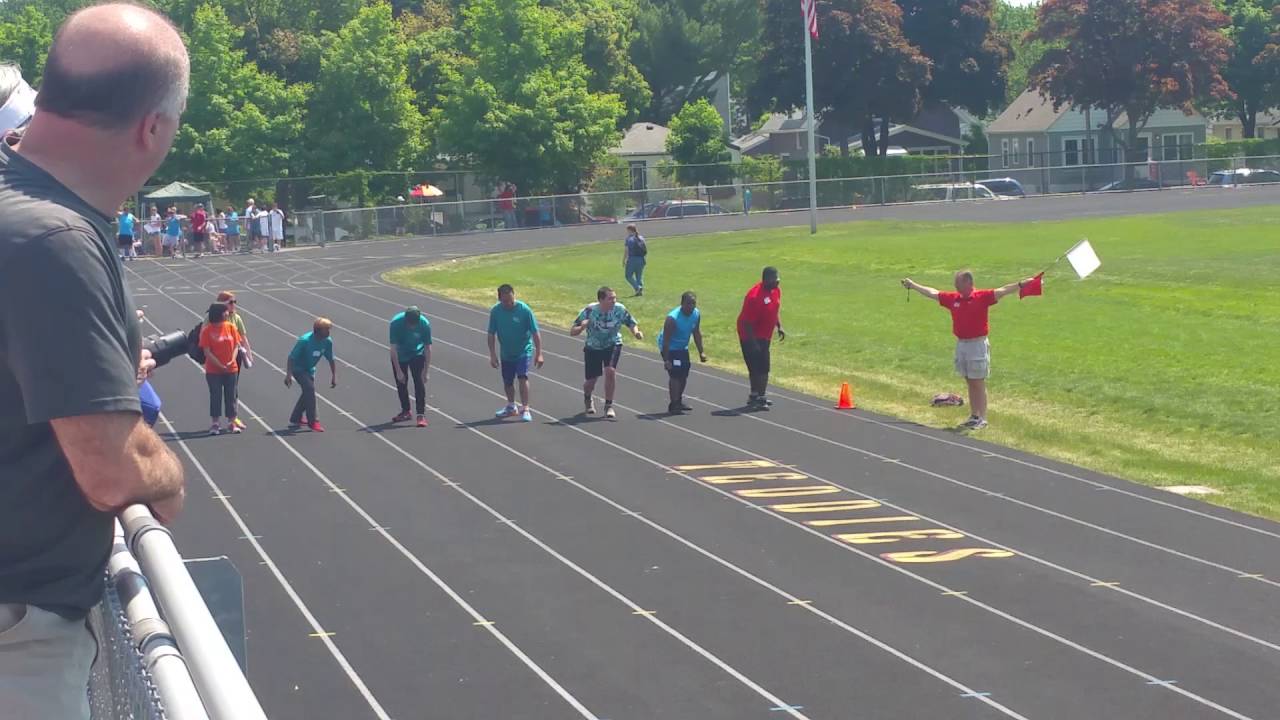 Red ribbon for Dupree in 50 meter dash! - YouTube