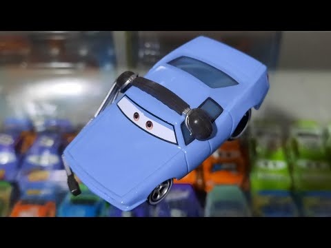 Mattel Disney/Pixar Cars Artie (Piston Cup Reporter) Los Angeles International Speedway 2010 2016