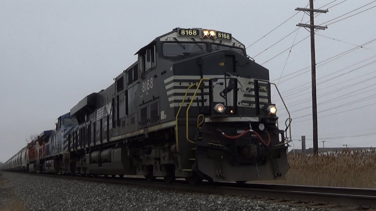 NS 68N Passing East 305 Street With Colorful Power - Willowick, Ohio - YouTube
