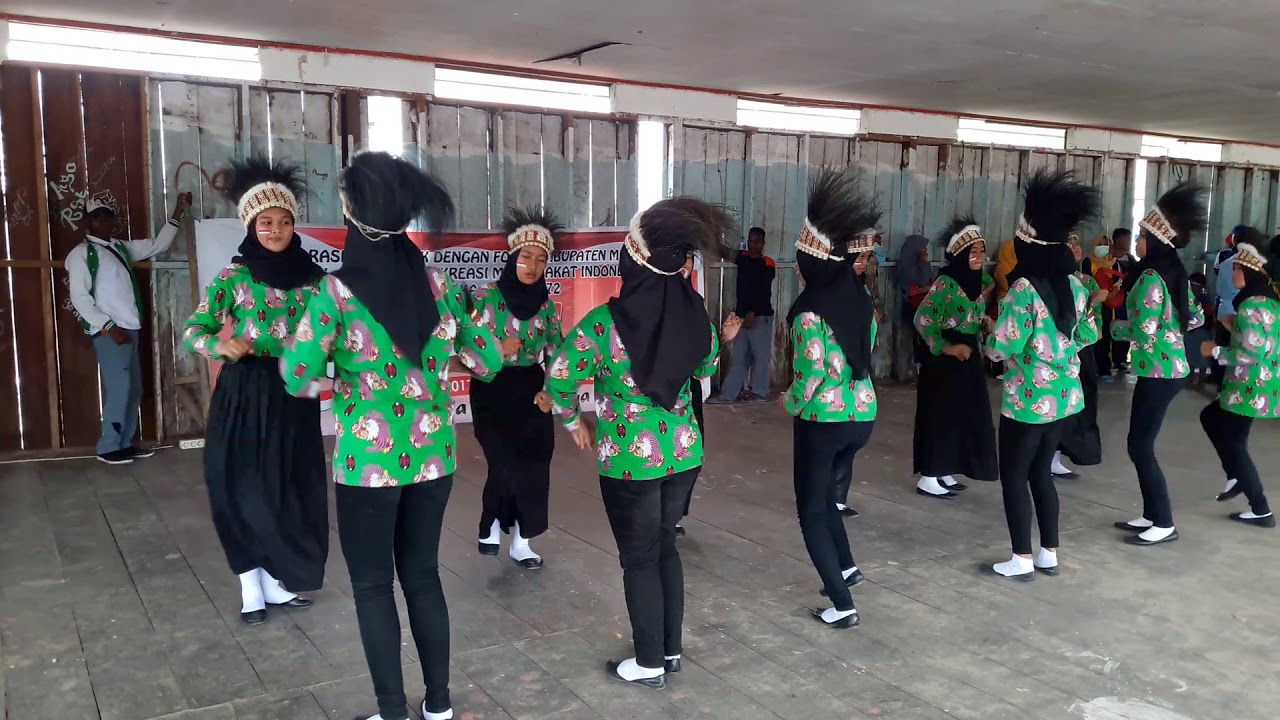 Tarian Yospan SMK YAPIS TIMIKA - YouTube