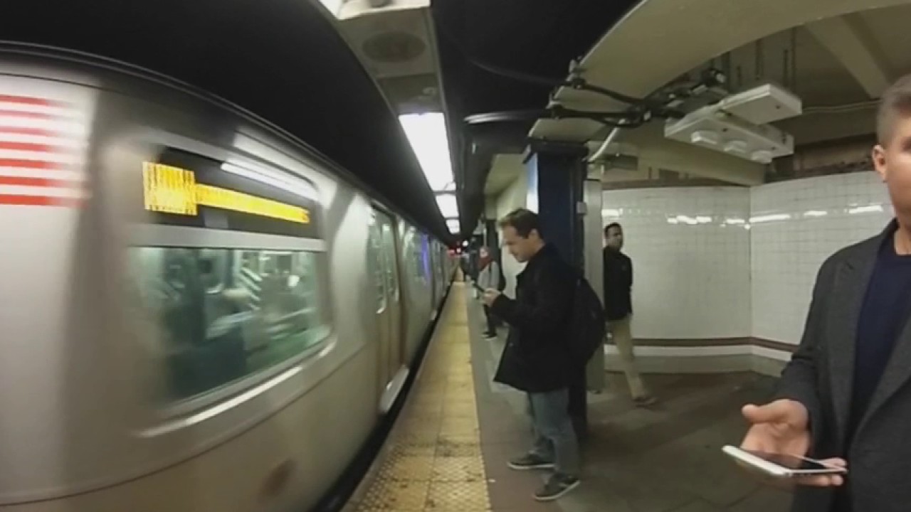 Taking the W train from 8th Street NYC - YouTube