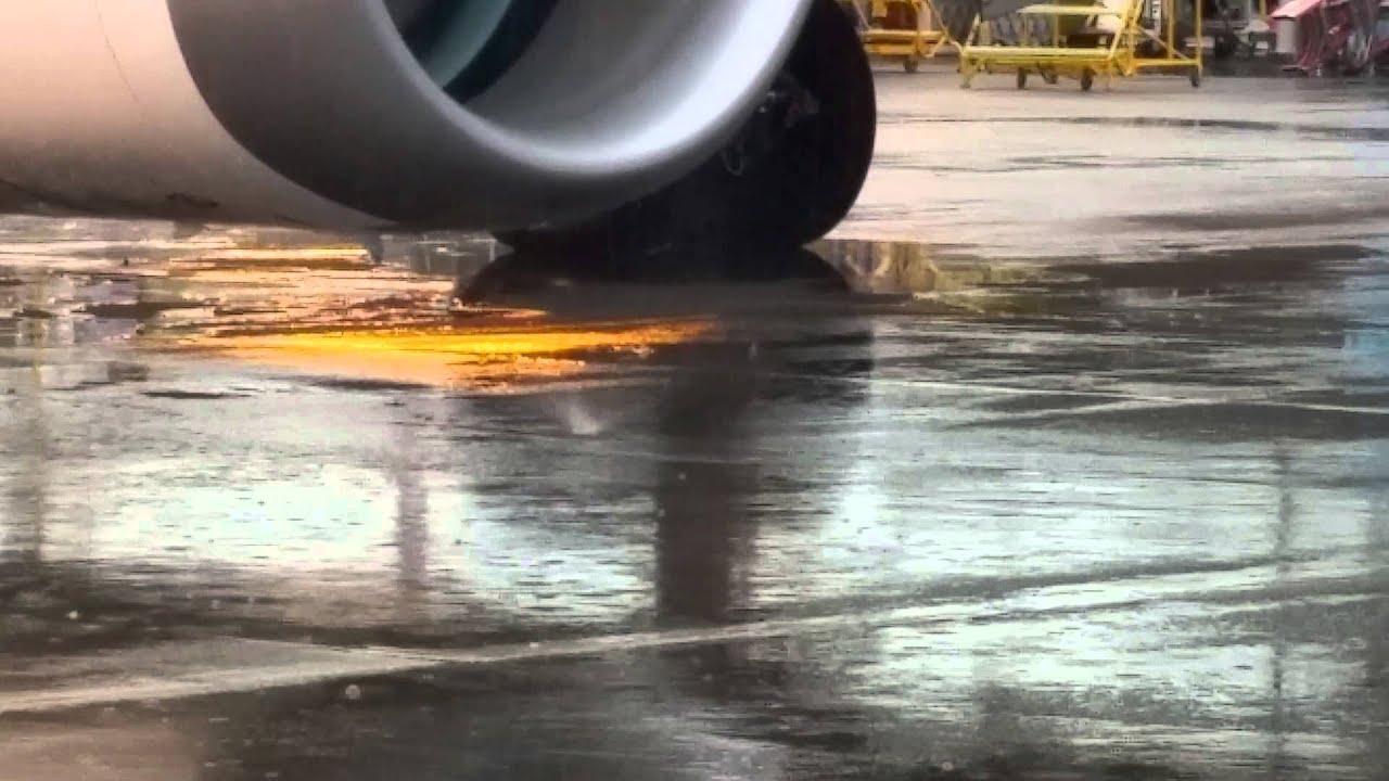 New 737 MAX vortex created by the new MAX Leap engine. - YouTube