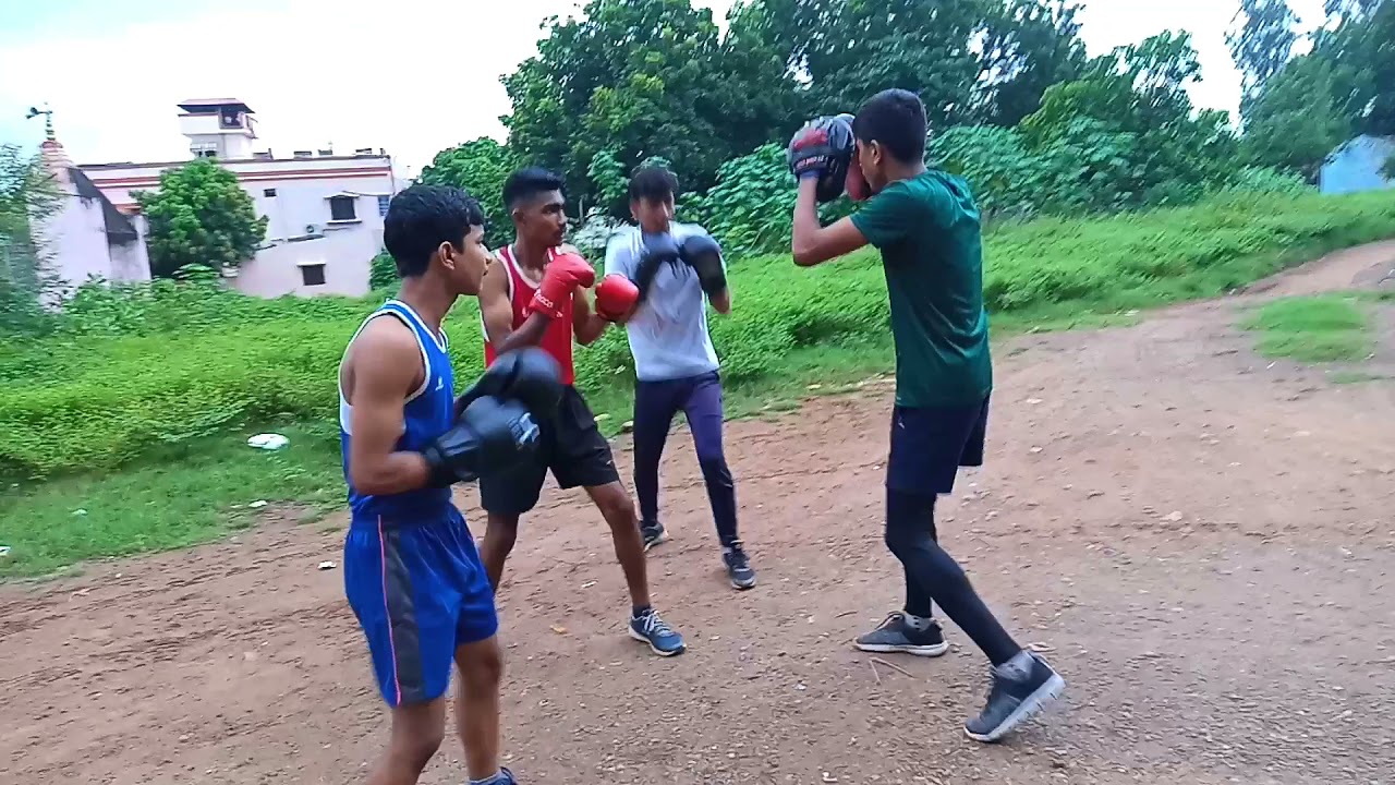 Boxing pad drills with group - Mango boxing Club - YouTube