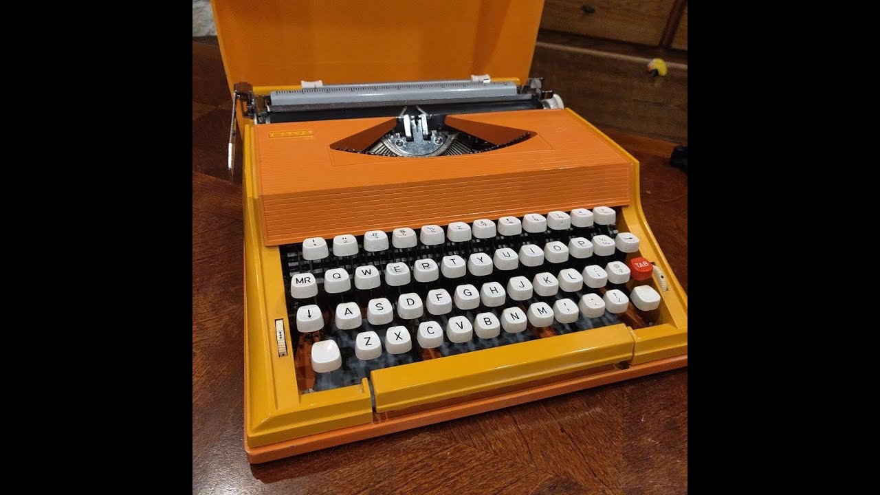 Sears Chevron II A Creamsicle Typewriter for You - YouTube