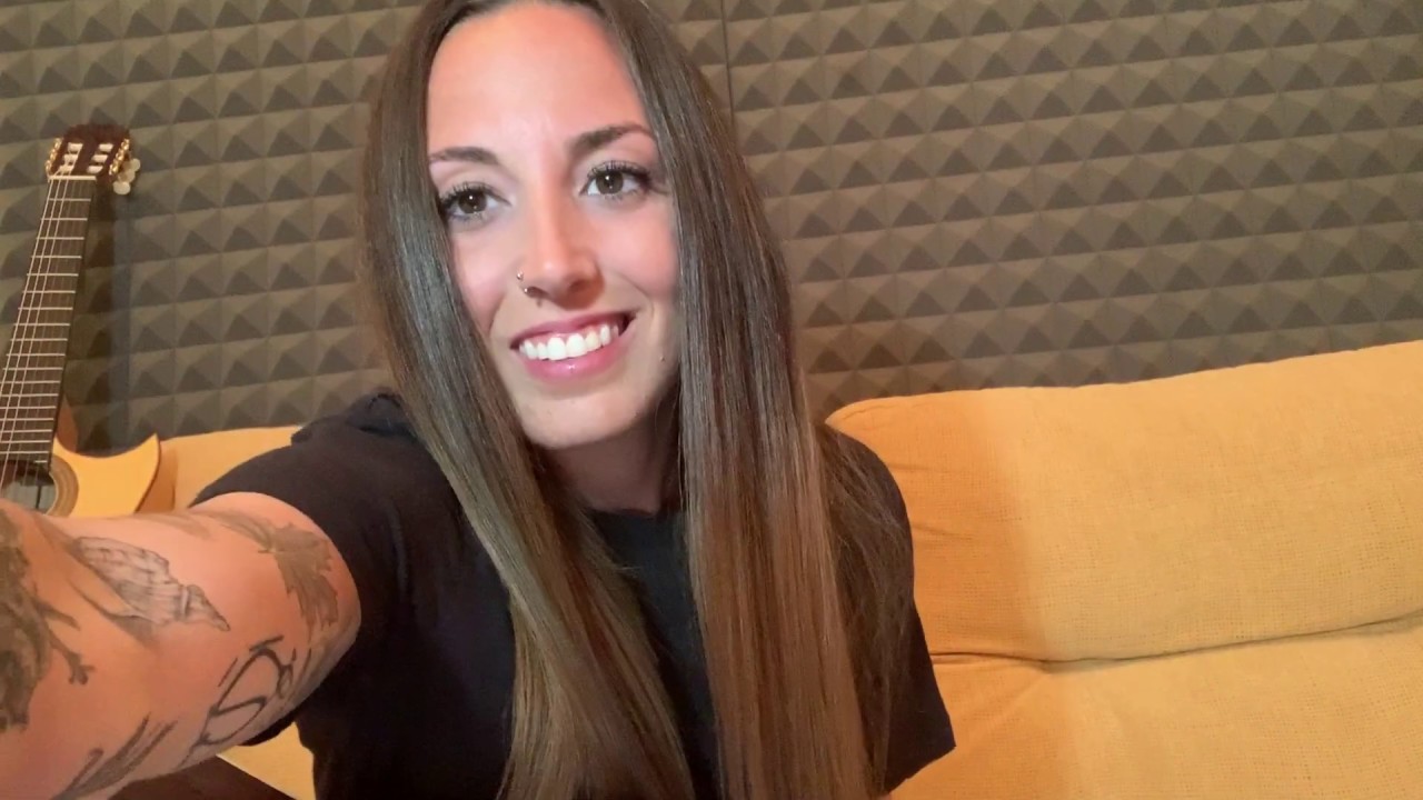 Si tú la quieres - María Carrasco (Versión acústica) - YouTube