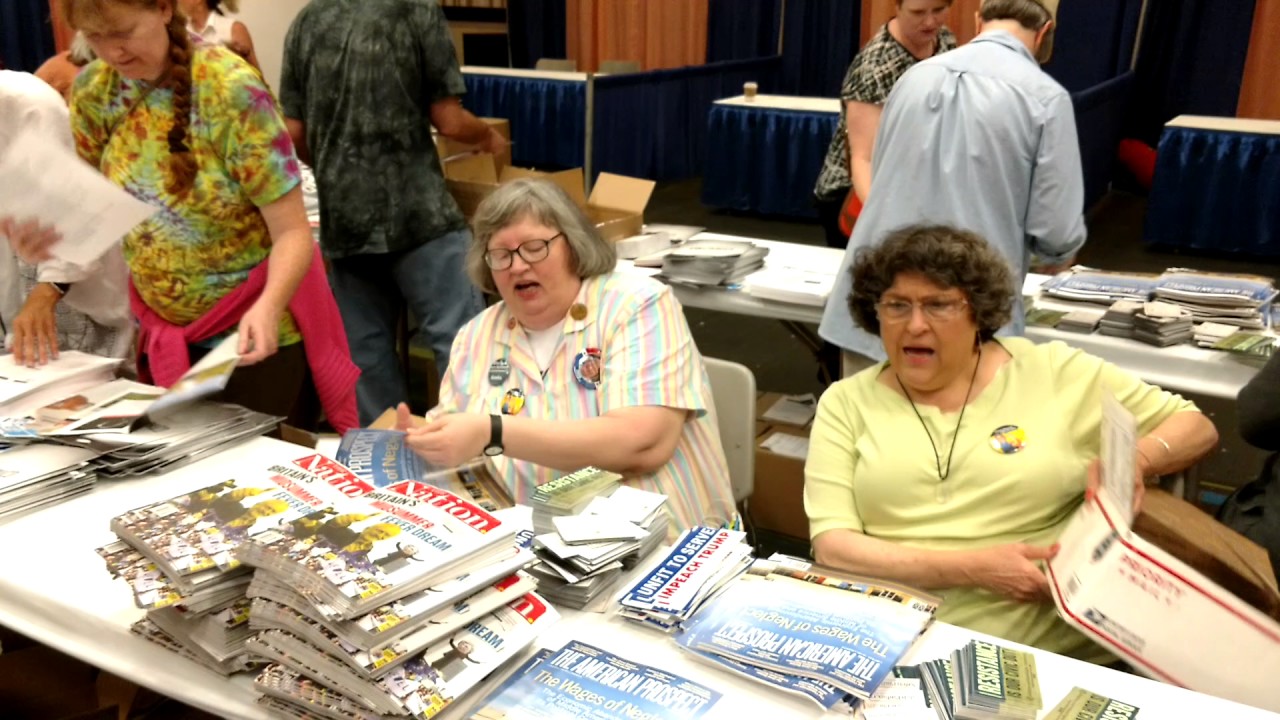 Netroots Nation 2017 volunteers sing as they make swag bags - YouTube