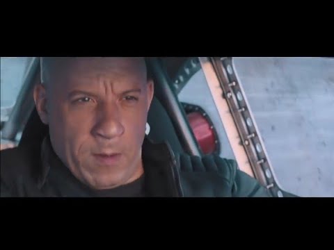 Film Fast and Furious 8 Dom save his team from death.