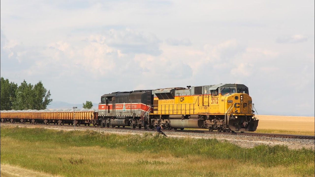 Highballin’ | CP 3712 leads BAL at Cowley, AB - YouTube