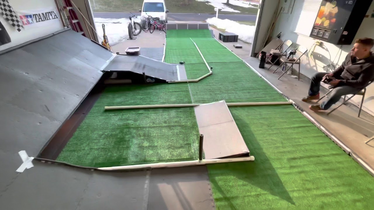 Indoor/outdoor mini 1:24 -1:28 scale home garage rc track - YouTube