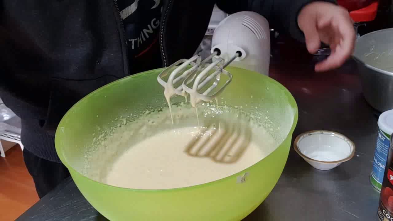 Assyrian home Bakery. Homemade cake recipe. Part 2 - YouTube