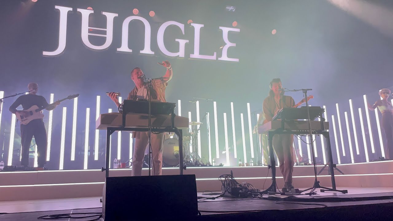Jungle - Busy Earnin’ (clip) @ The Mission Ballroom, 10/19/21 - YouTube
