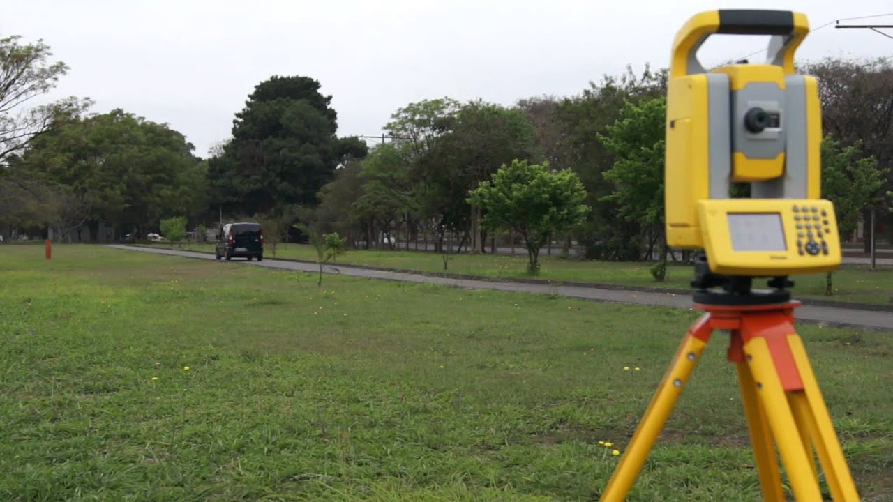 Trimble S3 seguindo Carro (teste) - YouTube