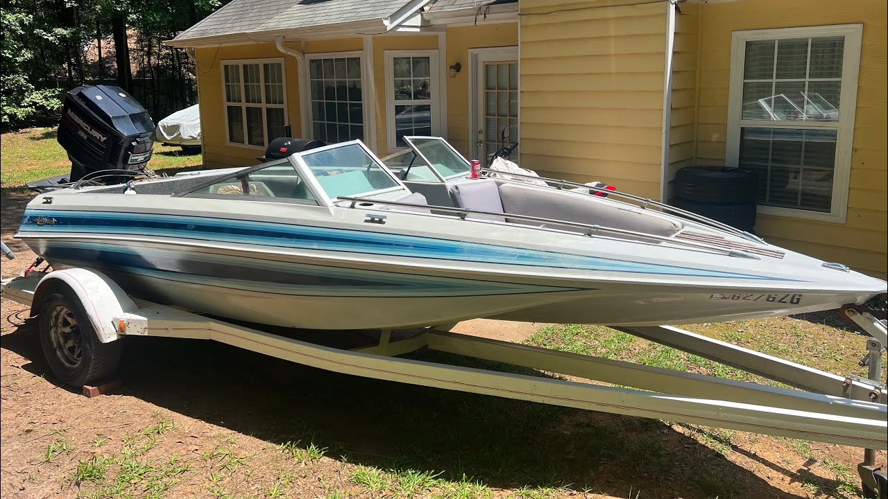 WE BOUGHT ANOTHER DIRT CHEAP BOAT! ( this one actually runs ) - YouTube