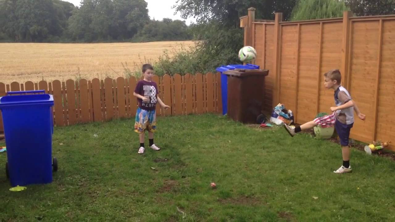 Bin challenge ⚽️ - YouTube