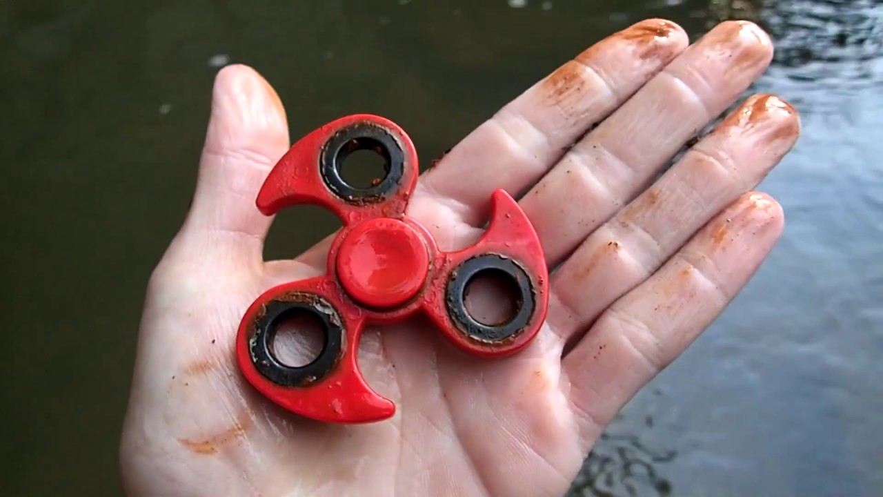 River Hunting! - Found Nemo, Brass Knuckles, Fidget Spinner and More ...