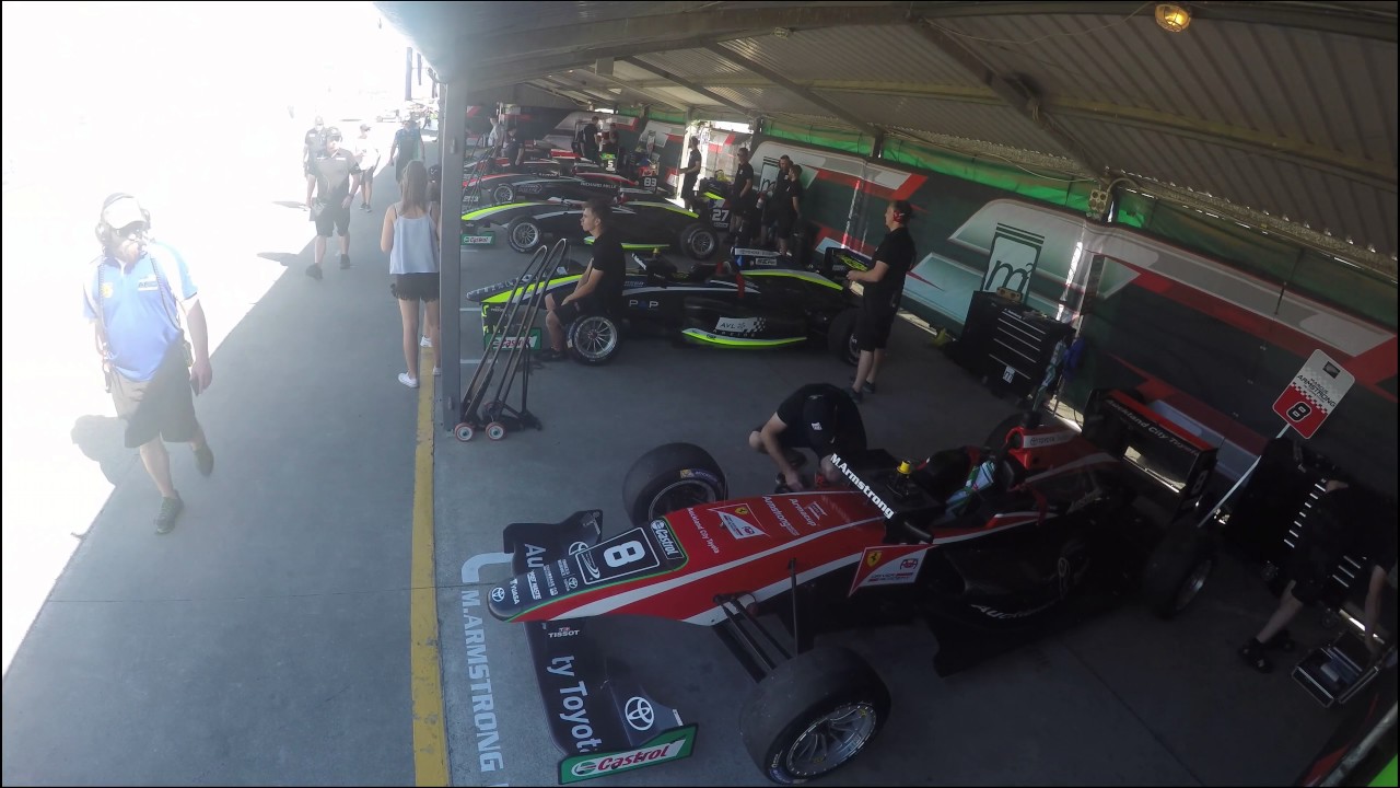 M2 Competition Race 2 of the 2017 Toyota Raccing Series Ruapuna Raceway ...