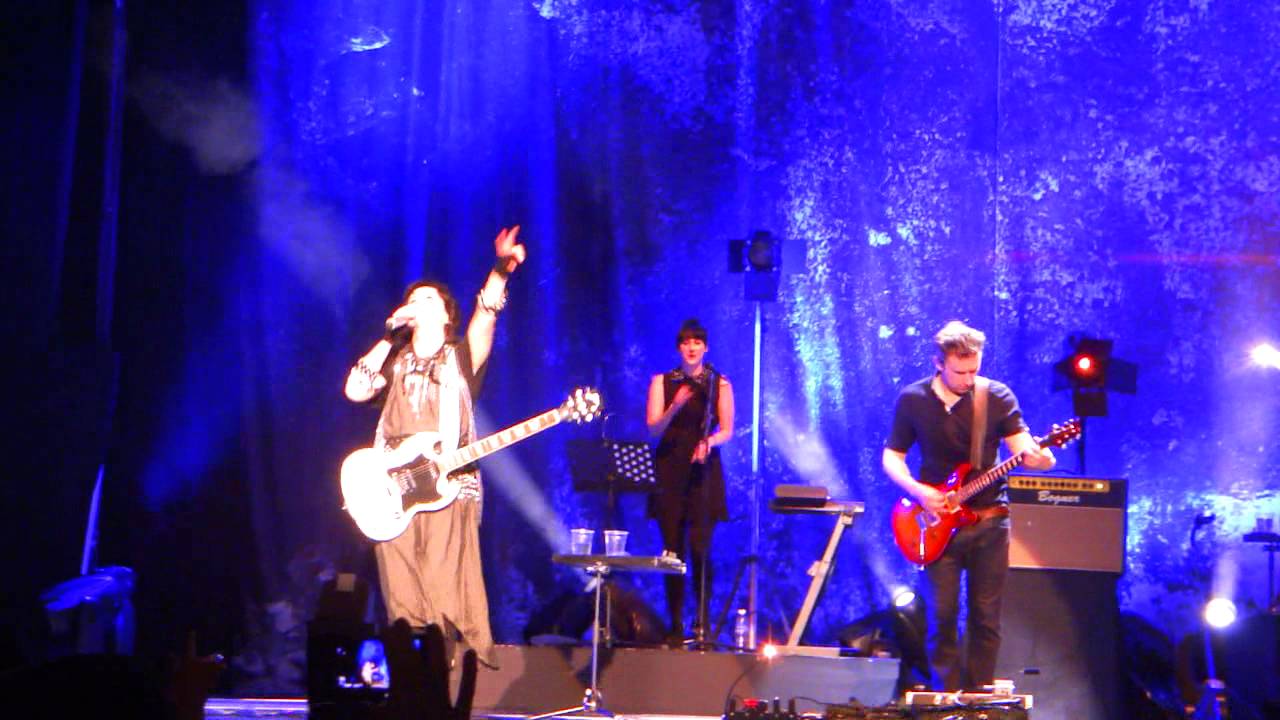 The Cranberries - Zombie (Live in Singapore 2012) - YouTube