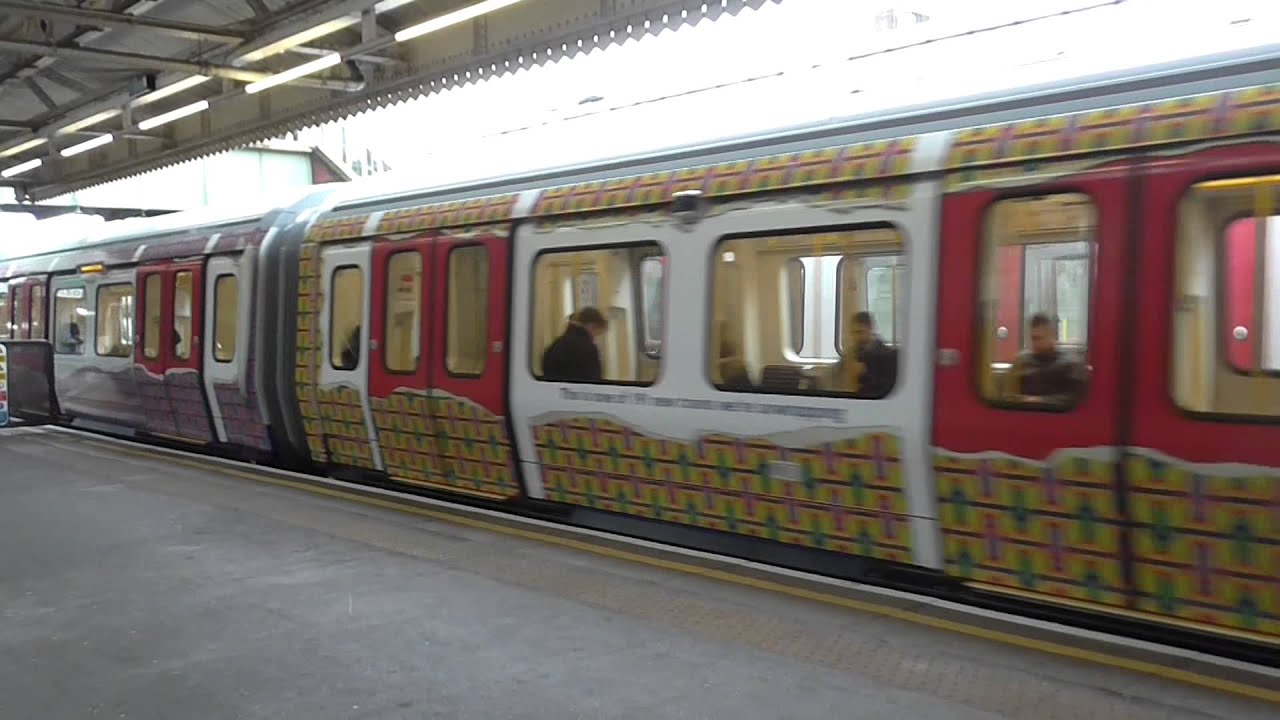 S7 Stock 21446/5 departs Hammersmith - YouTube