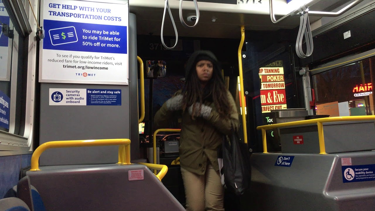 (short ride) TriMet 2017 Gillig Low Floor BRT #3713 on line 12 to ...