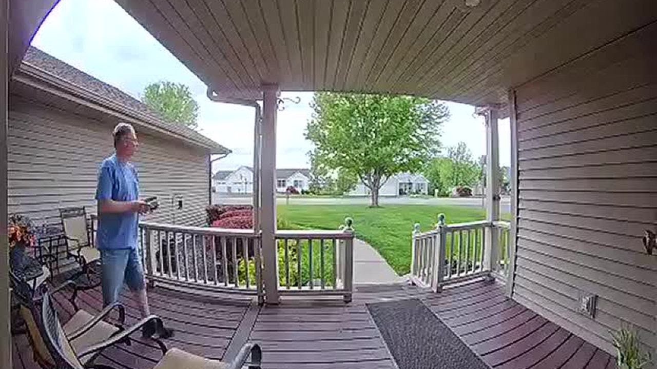 Sound of structure collapse at Hennig construction site in Machesney ...