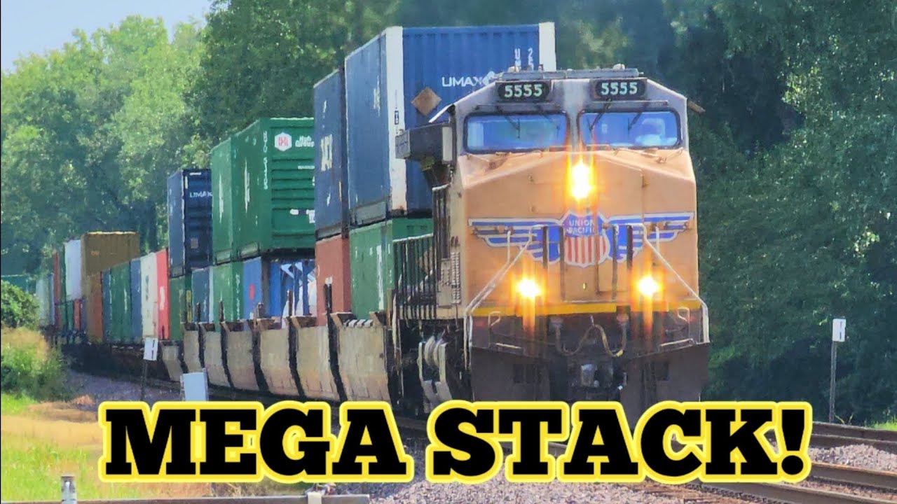 [4K] A COLOSSAL SIZED STACK TRAIN RUNNING HIGH SPEED THRU KC! - YouTube