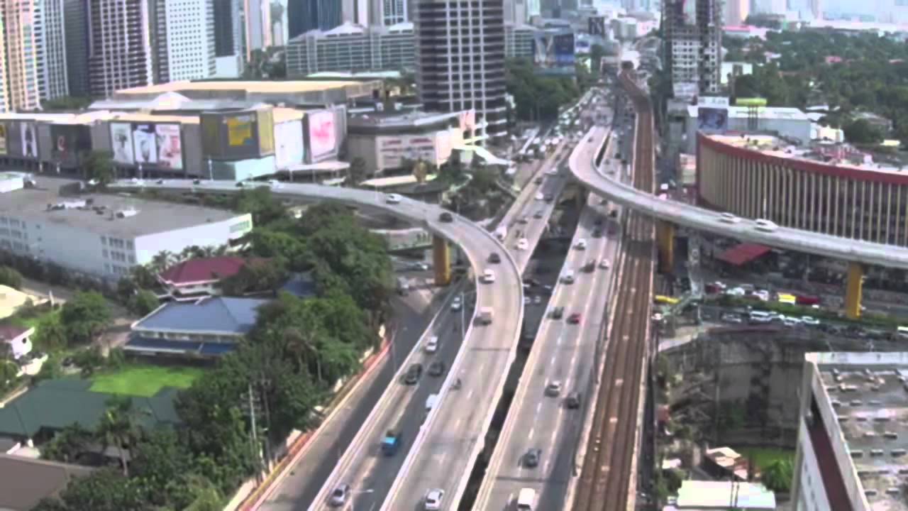 Drone footage of traffic in Edsa after HPG deployment - YouTube