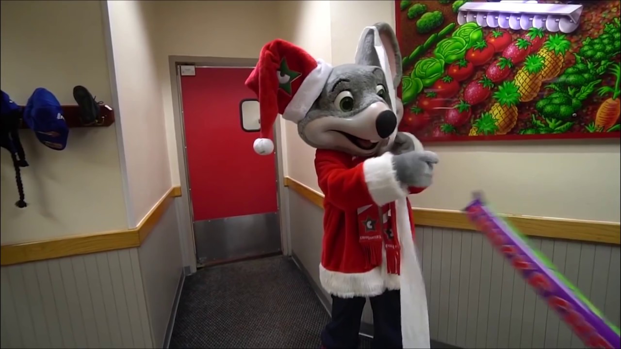 Chuck E Cheese Toilet Paper Prank on Animatronics and Santa Chuck E ...