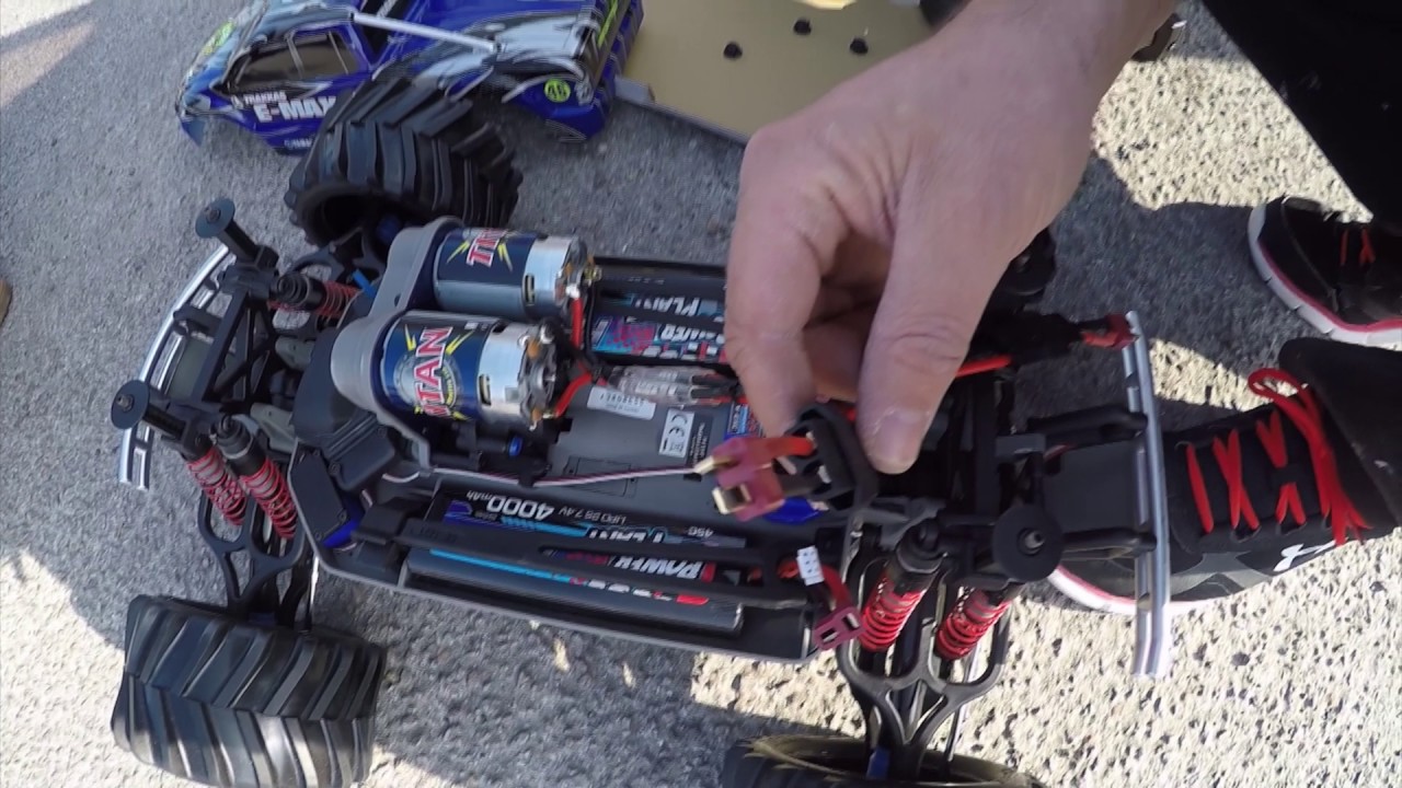 TRAXXAS EMAXX unboxing and first run - YouTube
