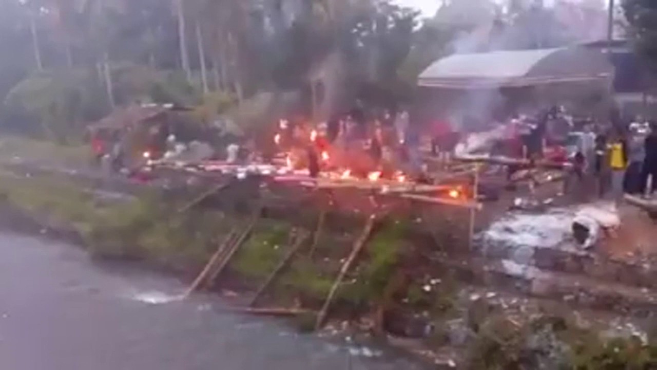 Cops Dismiss Video Viral Of 'Meriam Buluh' Battle - YouTube