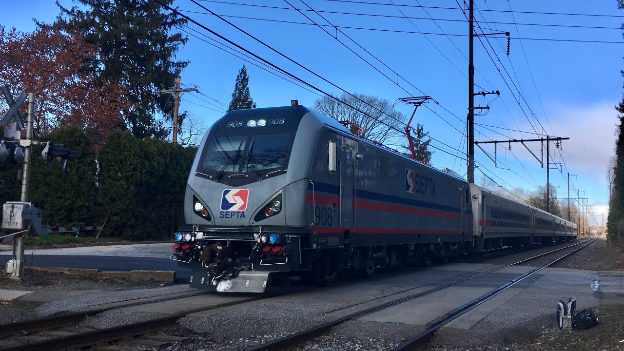 SEPTA Push-Pull Express 9347 Gliding Through Swarthmore Avenue - YouTube
