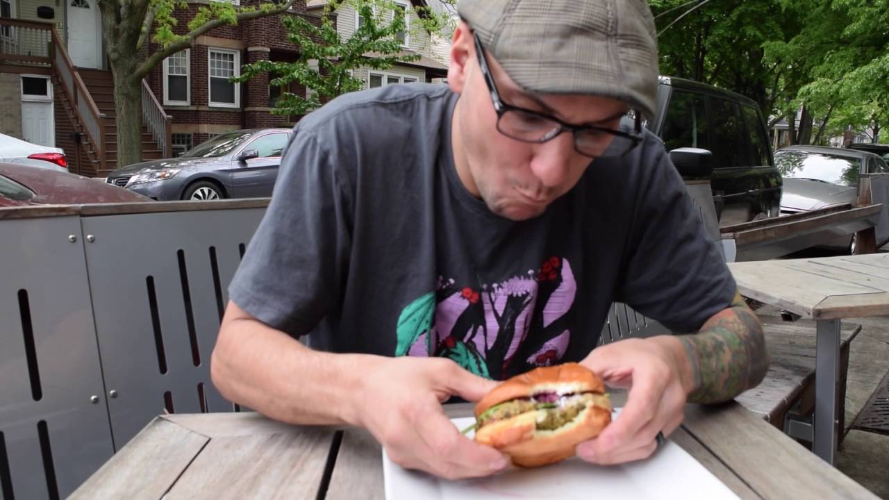 Bad Apple's "Strange Famous" Burger - YouTube