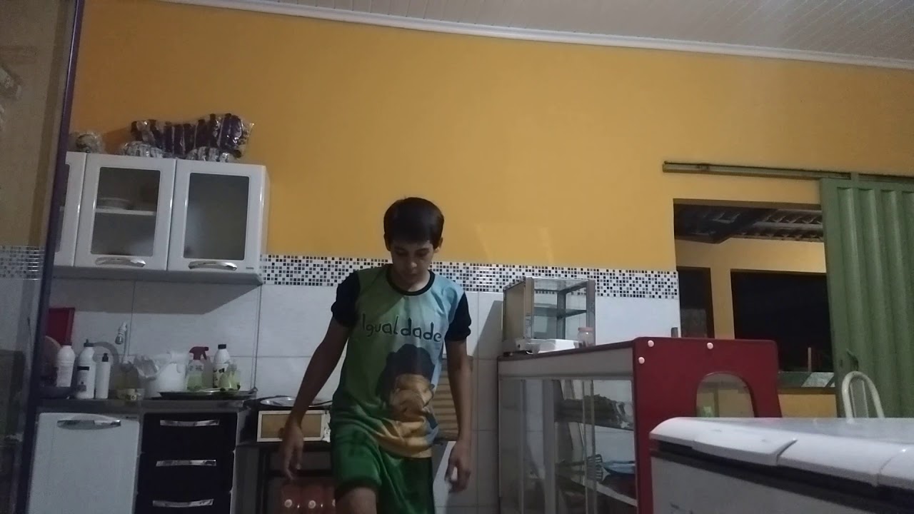 Como colocar a bola no pescoço thu - YouTube