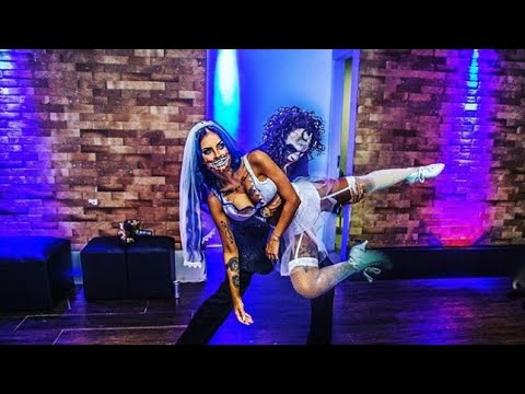 Tati Zaqui e Mc Kauan perfomando \