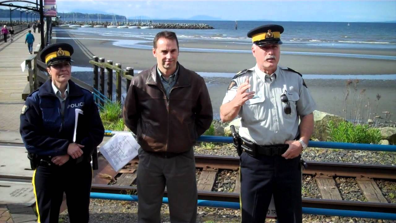 RCMP at White Rock coal action - YouTube