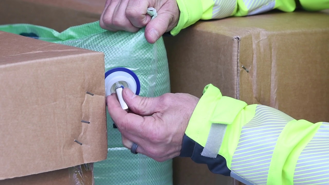 Open CargoTuff Dunnage Airbag Valve with Key - YouTube