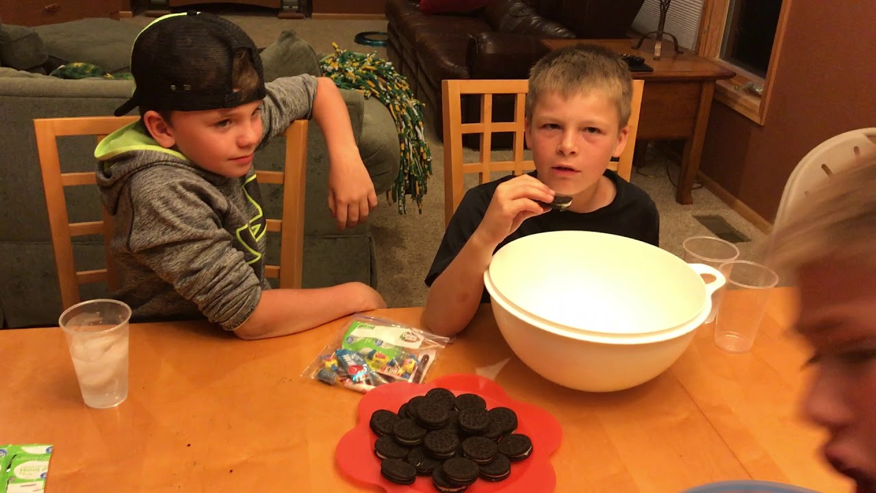 Oreo Roulette birthday party game - YouTube